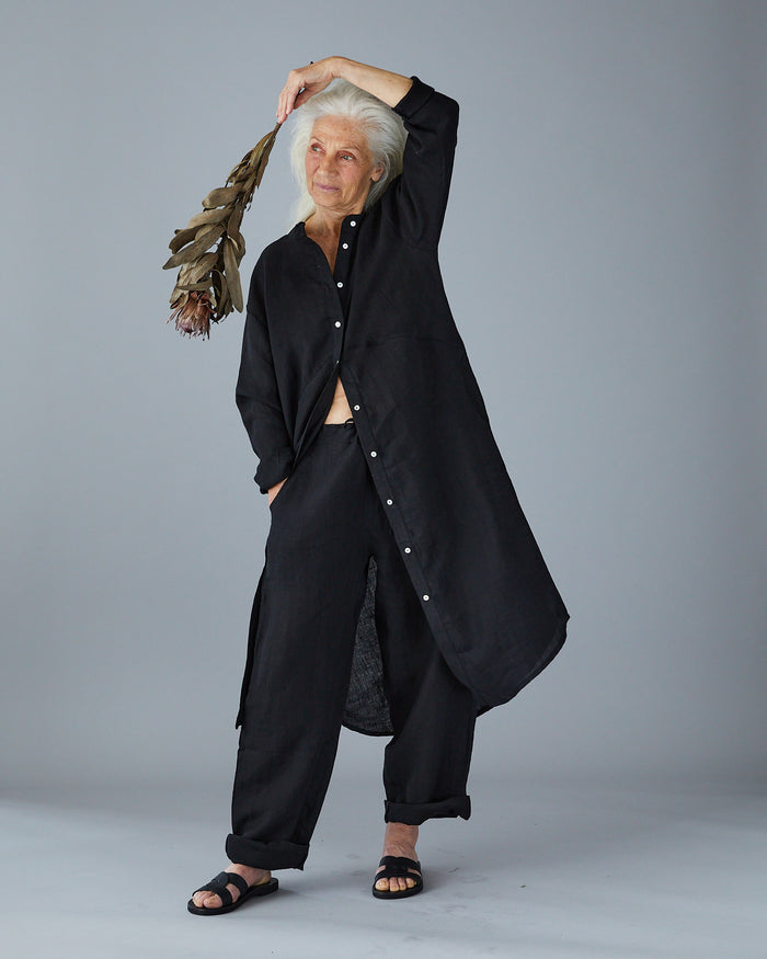 Long, Fine Linen Shirt – Black